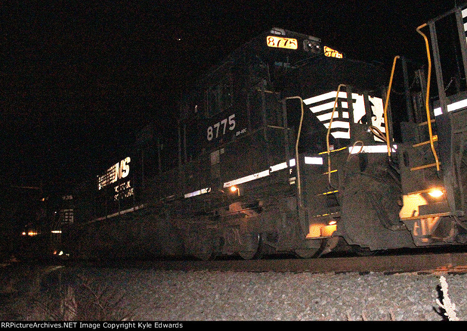 NS C40-9 #8775 on 521